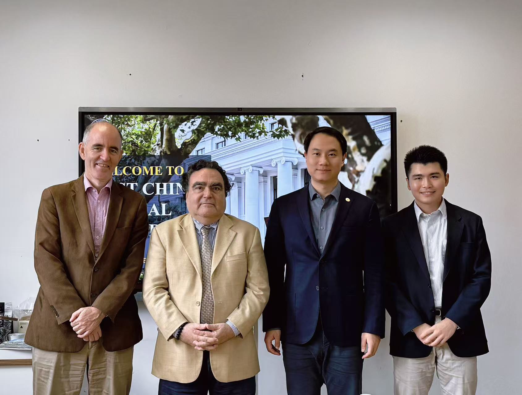 前智利驻上海总领事馆公使衔参赞Claudio Rojas Rachel 先生访问我校